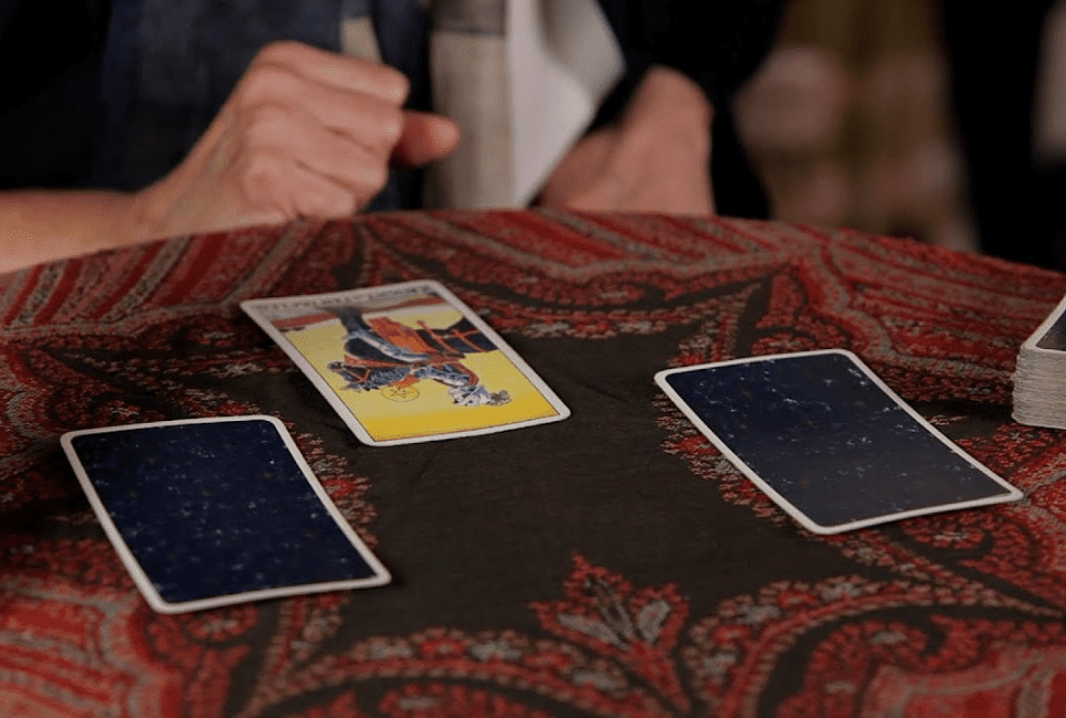 Yes or No Tarot Spread Guide: Everything You Need to Know - Tarot Technique