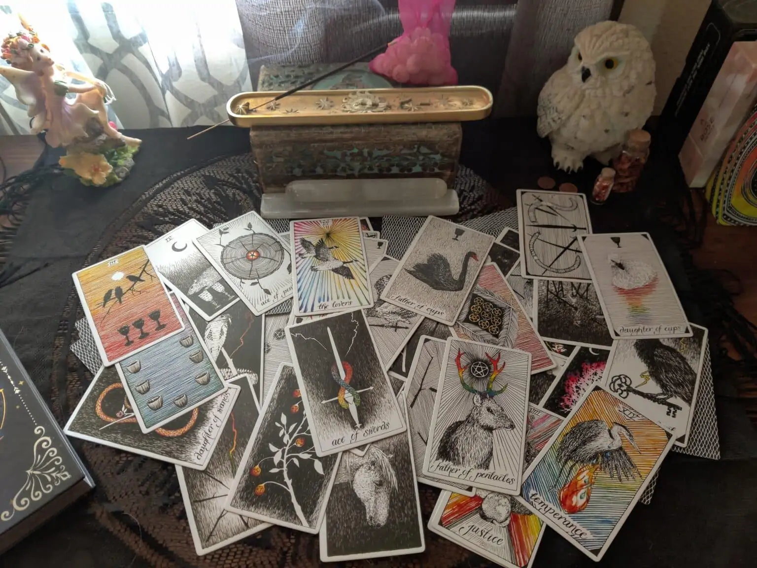 Oracle Card Guide: Everything You Need to Know - Tarot Technique